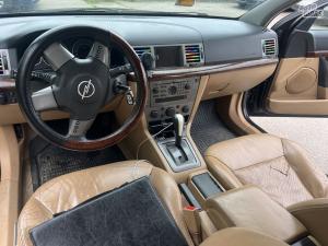 Black Opel Vectra 2004 in Siauliai, with an engine capacity of 2.20 L and mileage of 321 thousand km for 999 €, photo 14 on AUTOMOTO.COM.LV