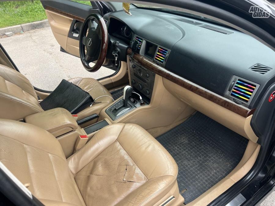 Black Opel Vectra 2004 in Siauliai, with an engine capacity of 2.20 L and mileage of 321 thousand km for 999 €, photo 16 on AUTOMOTO.COM.LV