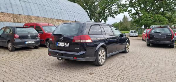 Melns Opel Vectra 2004 Valmiera, ar dzinēja tilpumu 2.00 L un nobraukumu 326 tūkst. km par 700 €, foto 3 vietnē AUTOMOTO.COM.LV