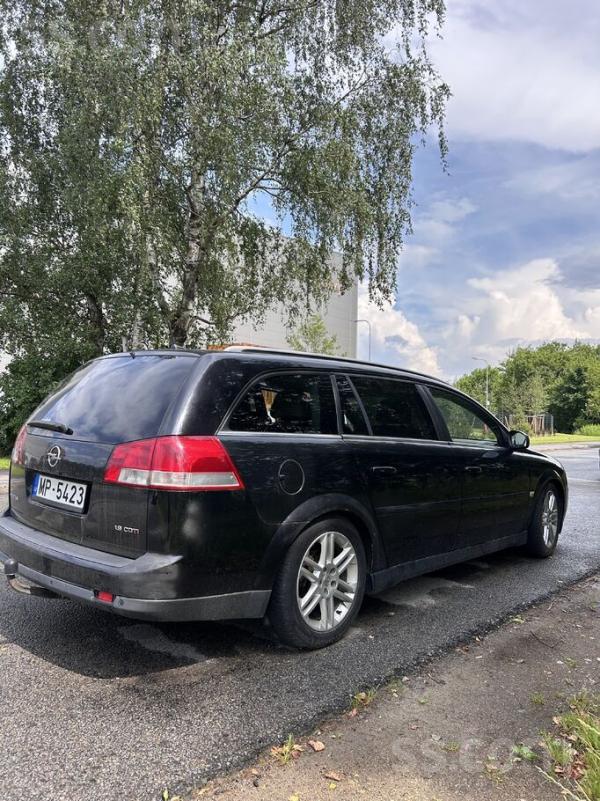 Black Opel Vectra 2005 in Riga, with an engine capacity of 1.90 L and mileage of 299 thousand km for 500 €, photo 2 on AUTOMOTO.COM.LV