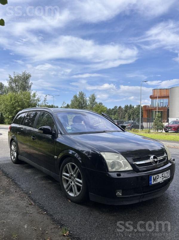 Black Opel Vectra 2005 in Riga, with an engine capacity of 1.90 L and mileage of 299 thousand km for 500 €, photo 4 on AUTOMOTO.COM.LV
