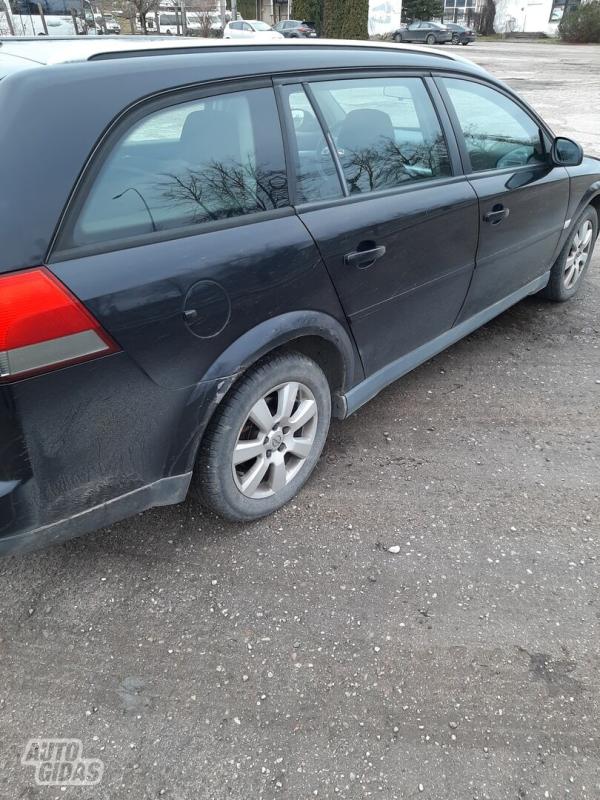 Melns Opel Vectra 2005 Plungė, ar dzinēja tilpumu 1.90 L un nobraukumu 260 tūkst. km par 400 €, foto 2 vietnē AUTOMOTO.COM.LV