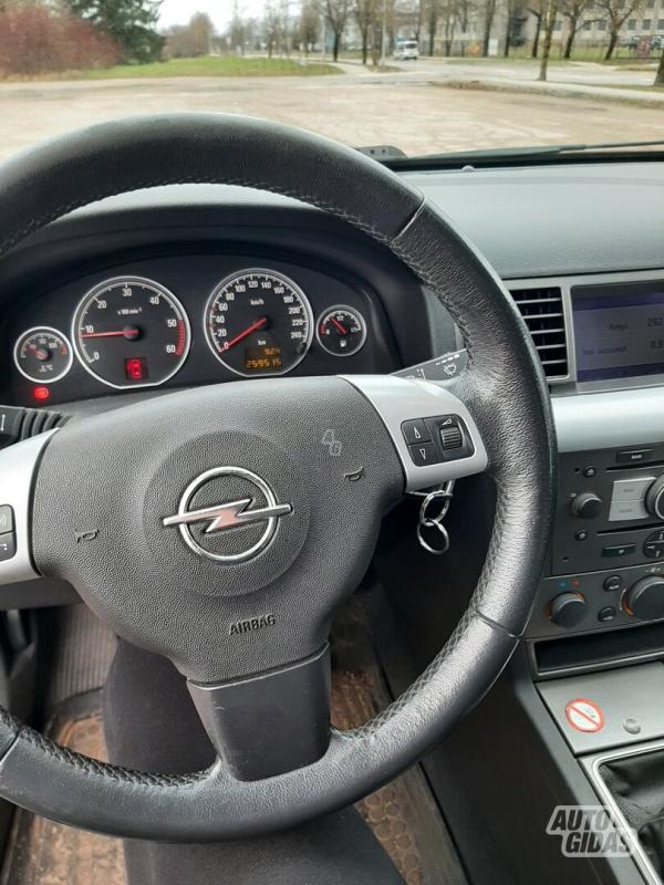 Melns Opel Vectra 2005 Plungė, ar dzinēja tilpumu 1.90 L un nobraukumu 260 tūkst. km par 400 €, foto 7 vietnē AUTOMOTO.COM.LV