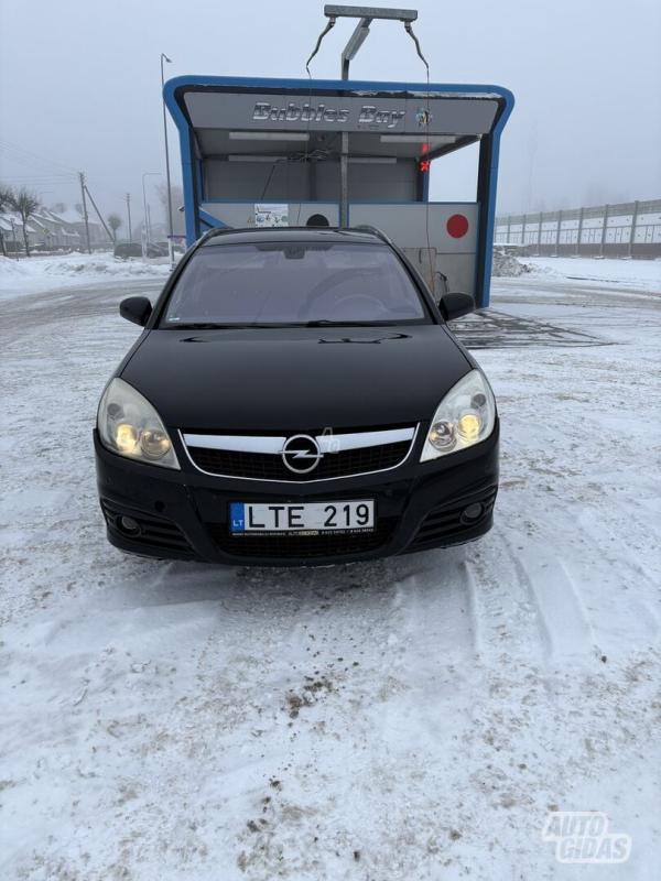 Black Opel Vectra 2005 in Kazlu Ruda, with an engine capacity of 1.90 L and mileage of 321 thousand km for 1200 €, photo 1 on AUTOMOTO.COM.LV