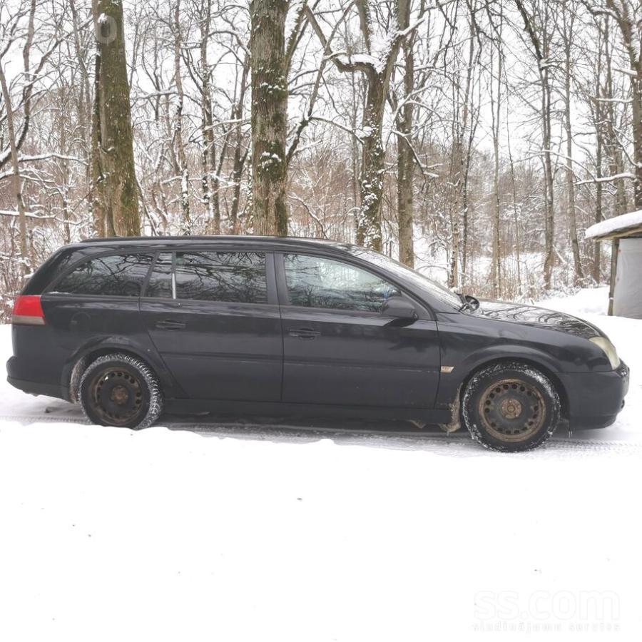 Black Opel Vectra 2005 in Liepaja, with an engine capacity of 1.90 L and mileage of 383 thousand km for 1100 €, photo 1 on AUTOMOTO.COM.LV