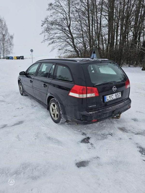 Black Opel Vectra 2005 in Vilkaviskis, with an engine capacity of 1.91 L and mileage of 316 thousand km for 1500 €, photo 3 on AUTOMOTO.COM.LV