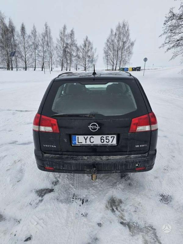 Black Opel Vectra 2005 in Vilkaviskis, with an engine capacity of 1.91 L and mileage of 316 thousand km for 1500 €, photo 4 on AUTOMOTO.COM.LV