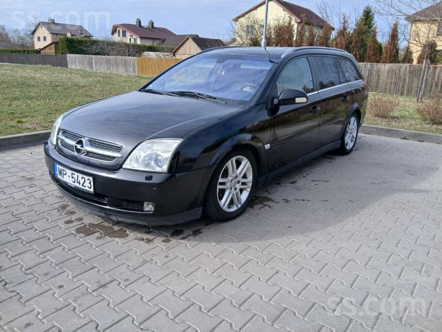 Black Opel Vectra 2005 in Jelgava, with an engine capacity of 1.90 L and mileage of 300 thousand km for 1399 €, photo 1 on AUTOMOTO.COM.LV