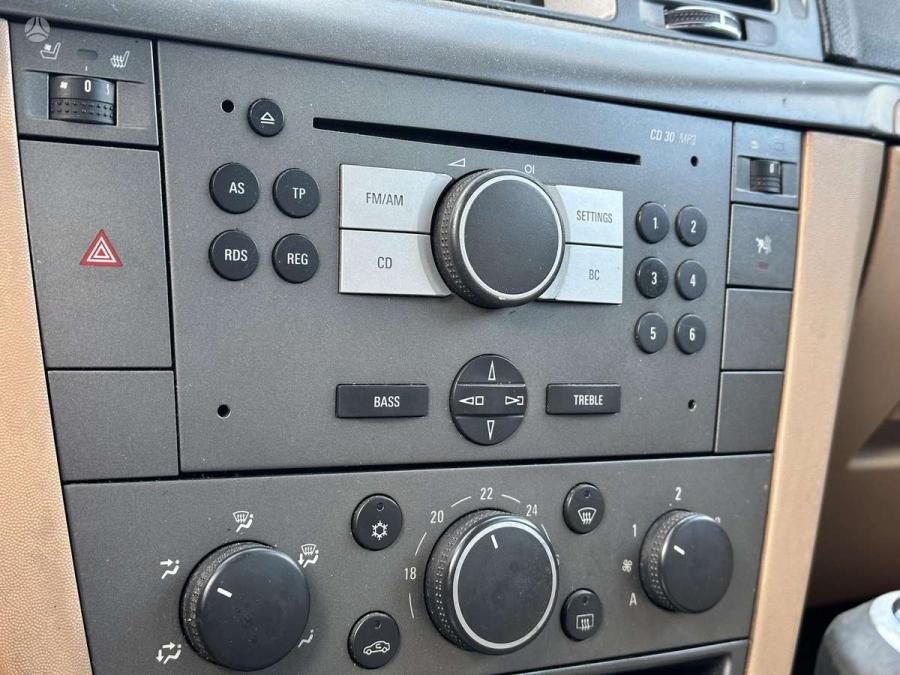 Melns Opel Vectra 2005 Viļņa, ar dzinēja tilpumu 1.91 L un nobraukumu 300 tūkst. km par 599 €, foto 12 vietnē AUTOMOTO.COM.LV