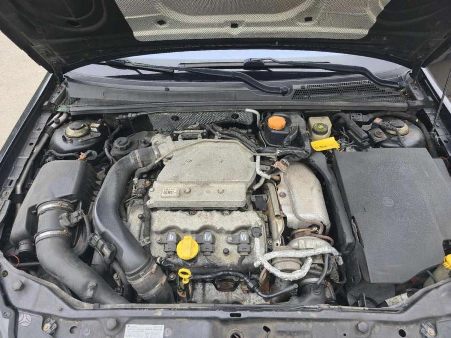 Black Opel Vectra 2005 in Panevezys, with an engine capacity of 2.79 L and mileage of 246 thousand km for 3050 €, photo 10 on AUTOMOTO.COM.LV