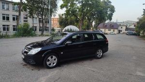 Black Opel Vectra 2005 in Ukmerge, with an engine capacity of 1.91 L and mileage of 241 thousand km for 1750 €, photo 3 on AUTOMOTO.COM.LV