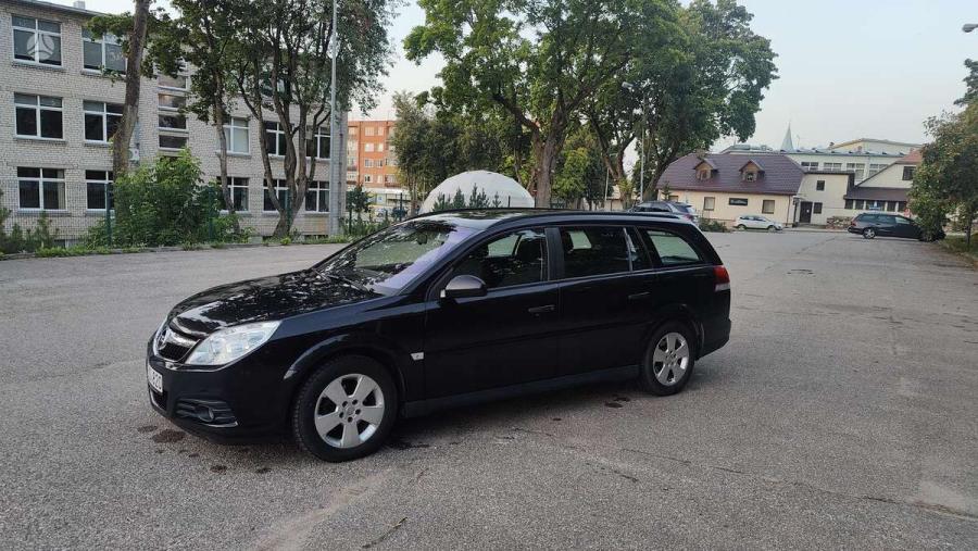 Black Opel Vectra 2005 in Ukmerge, with an engine capacity of 1.91 L and mileage of 241 thousand km for 1750 €, photo 3 on AUTOMOTO.COM.LV
