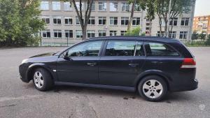 Black Opel Vectra 2005 in Ukmerge, with an engine capacity of 1.91 L and mileage of 241 thousand km for 1750 €, photo 4 on AUTOMOTO.COM.LV