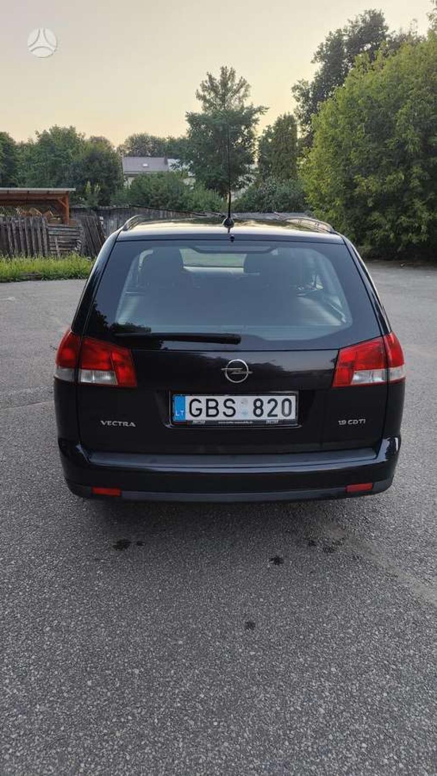 Black Opel Vectra 2005 in Ukmerge, with an engine capacity of 1.91 L and mileage of 241 thousand km for 1750 €, photo 7 on AUTOMOTO.COM.LV