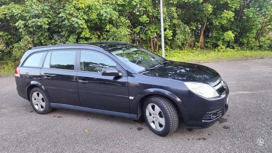 Black Opel Vectra 2005 in Ukmerge, with an engine capacity of 1.91 L and mileage of 241 thousand km for 1750 €, photo 9 on AUTOMOTO.COM.LV