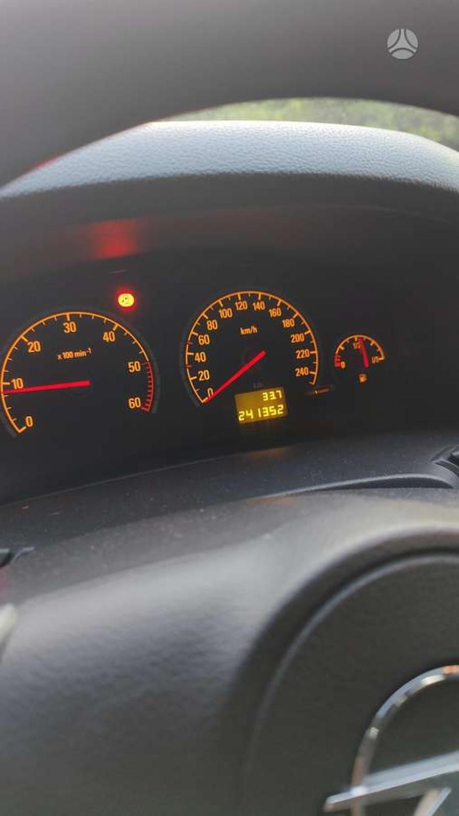 Black Opel Vectra 2005 in Ukmerge, with an engine capacity of 1.91 L and mileage of 241 thousand km for 1750 €, photo 11 on AUTOMOTO.COM.LV
