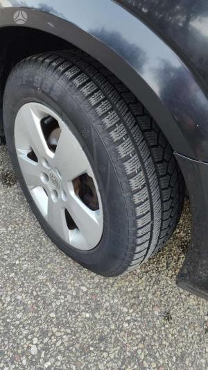 Black Opel Vectra 2005 in Ukmerge, with an engine capacity of 1.91 L and mileage of 241 thousand km for 1750 €, photo 12 on AUTOMOTO.COM.LV