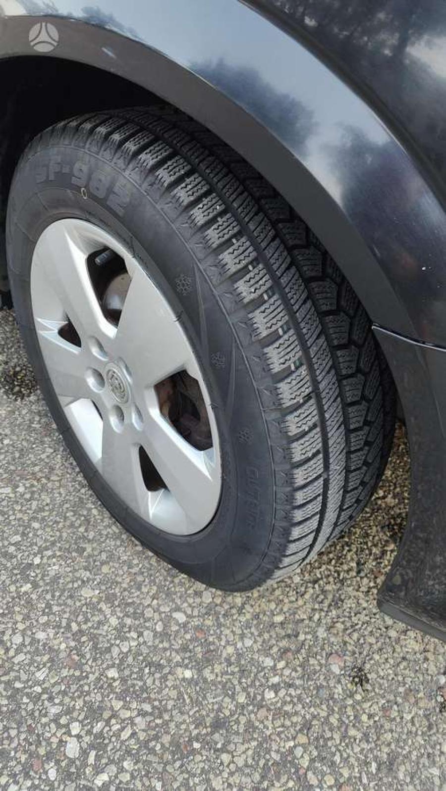 Black Opel Vectra 2005 in Ukmerge, with an engine capacity of 1.91 L and mileage of 241 thousand km for 1750 €, photo 12 on AUTOMOTO.COM.LV