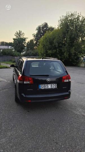 Black Opel Vectra 2005 in Ukmerge, with an engine capacity of 1.91 L and mileage of 241 thousand km for 1750 €, photo 13 on AUTOMOTO.COM.LV