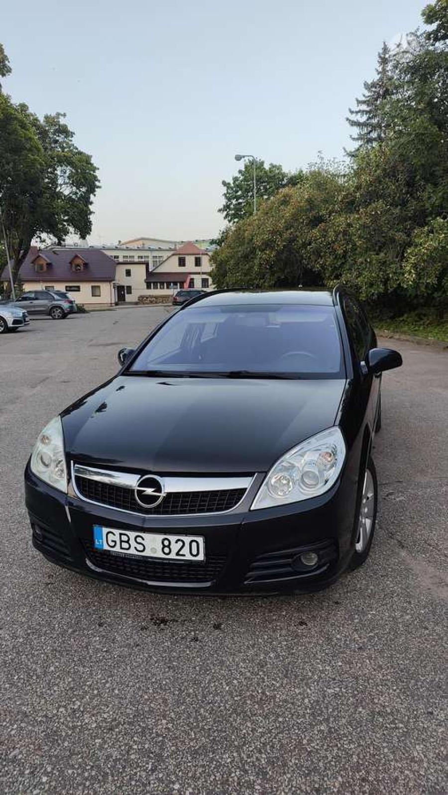 Black Opel Vectra 2005 in Ukmerge, with an engine capacity of 1.91 L and mileage of 241 thousand km for 1750 €, photo 14 on AUTOMOTO.COM.LV