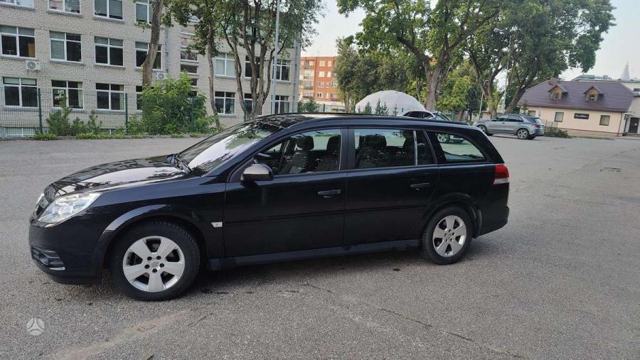 Black Opel Vectra 2005 in Ukmerge, with an engine capacity of 1.91 L and mileage of 241 thousand km for 1750 €, photo 15 on AUTOMOTO.COM.LV