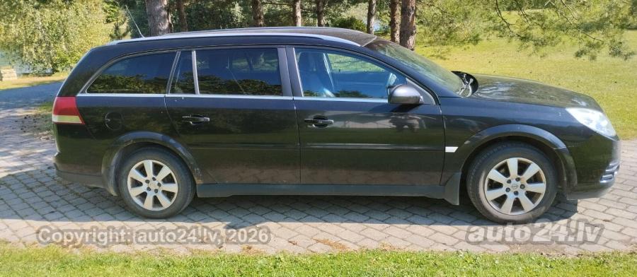 Melns Opel Vectra 2005 Kuresāre, ar dzinēja tilpumu 2.20 L un nobraukumu 240 tūkst. km par 500 €, foto 3 vietnē AUTOMOTO.COM.LV