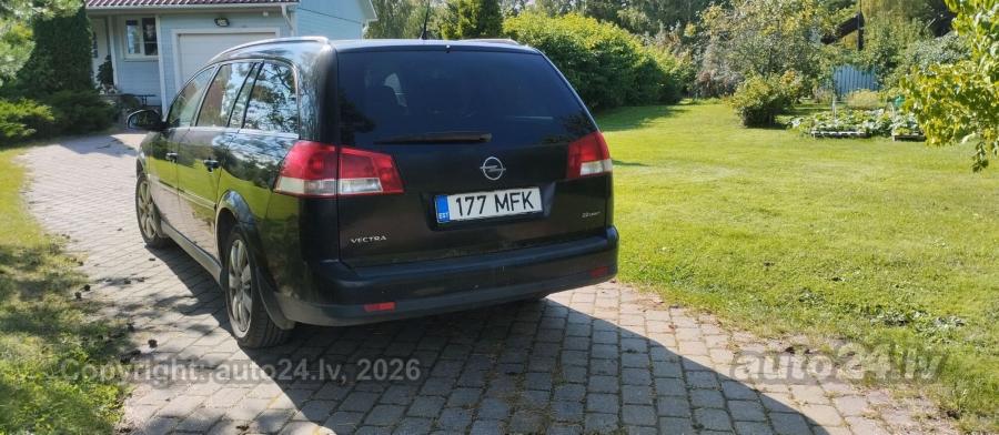 Melns Opel Vectra 2005 Kuresāre, ar dzinēja tilpumu 2.20 L un nobraukumu 240 tūkst. km par 500 €, foto 4 vietnē AUTOMOTO.COM.LV