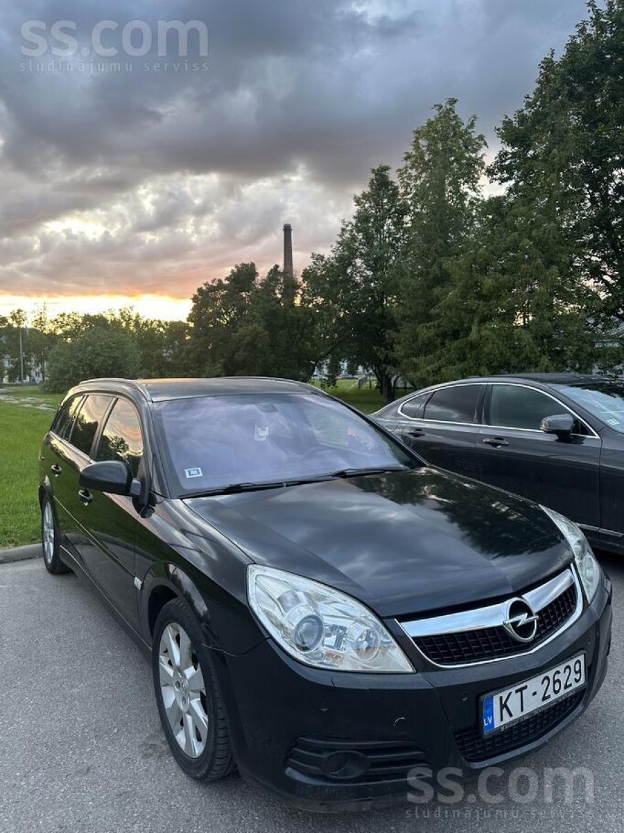 Black Opel Vectra 2006 in Rezekne, with an engine capacity of 1.90 L and mileage of 394 thousand km for 2600 €, photo 2 on AUTOMOTO.COM.LV