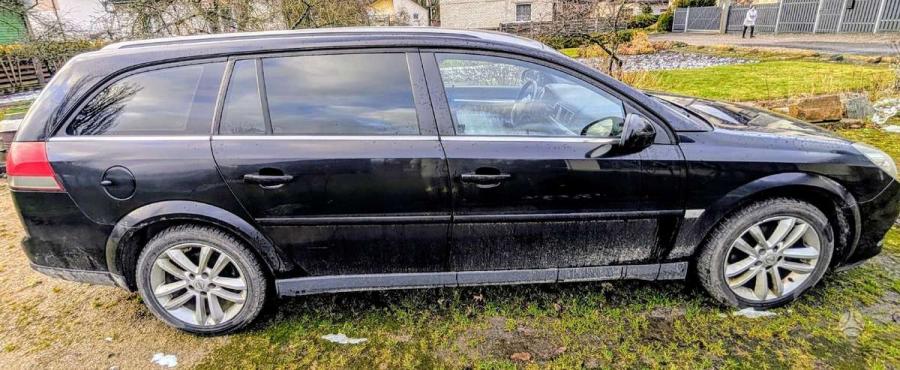 Melns Opel Vectra 2006 Mažeikiai, ar dzinēja tilpumu 1.91 L un nobraukumu 383 tūkst. km par 1000 €, foto 4 vietnē AUTOMOTO.COM.LV
