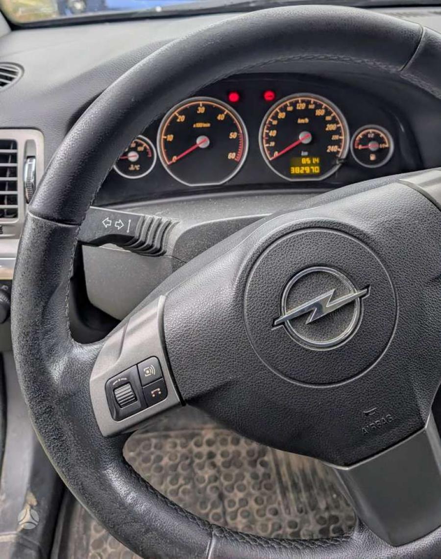 Melns Opel Vectra 2006 Mažeikiai, ar dzinēja tilpumu 1.91 L un nobraukumu 383 tūkst. km par 1000 €, foto 8 vietnē AUTOMOTO.COM.LV