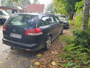 Black Opel Vectra 2006 in Riga, with an engine capacity of 1.90 L and mileage of 365 thousand km for 1100 €, photo 2 on AUTOMOTO.COM.LV