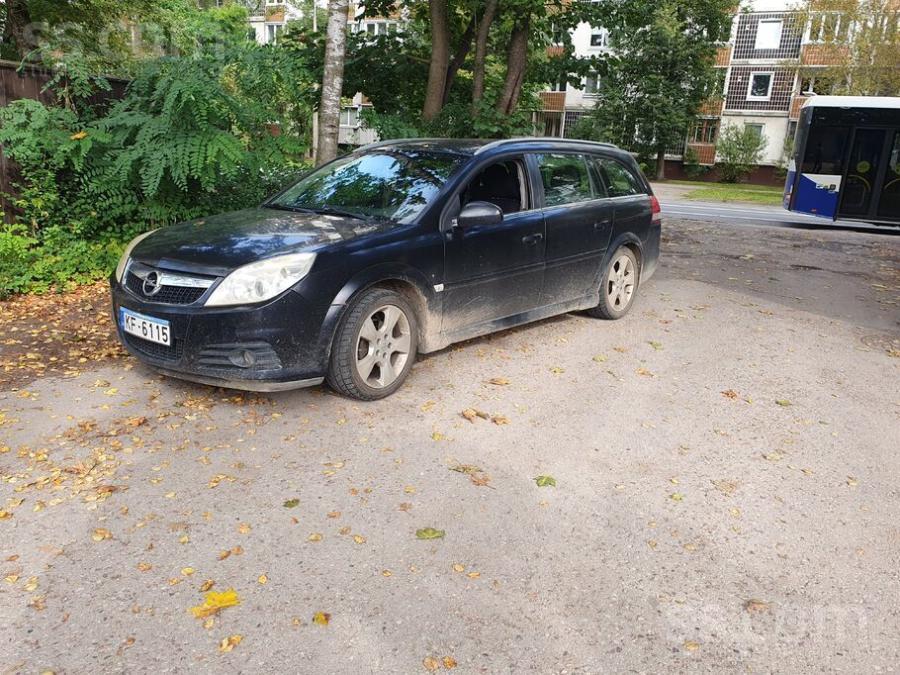 Black Opel Vectra 2006 in Riga, with an engine capacity of 1.90 L and mileage of 365 thousand km for 1100 €, photo 4 on AUTOMOTO.COM.LV