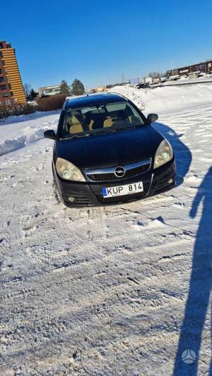 Black Opel Vectra 2006 in Kaunas, with an engine capacity of 1.90 L and mileage of 350 thousand km for 850 €, photo  on AUTOMOTO.COM.LV