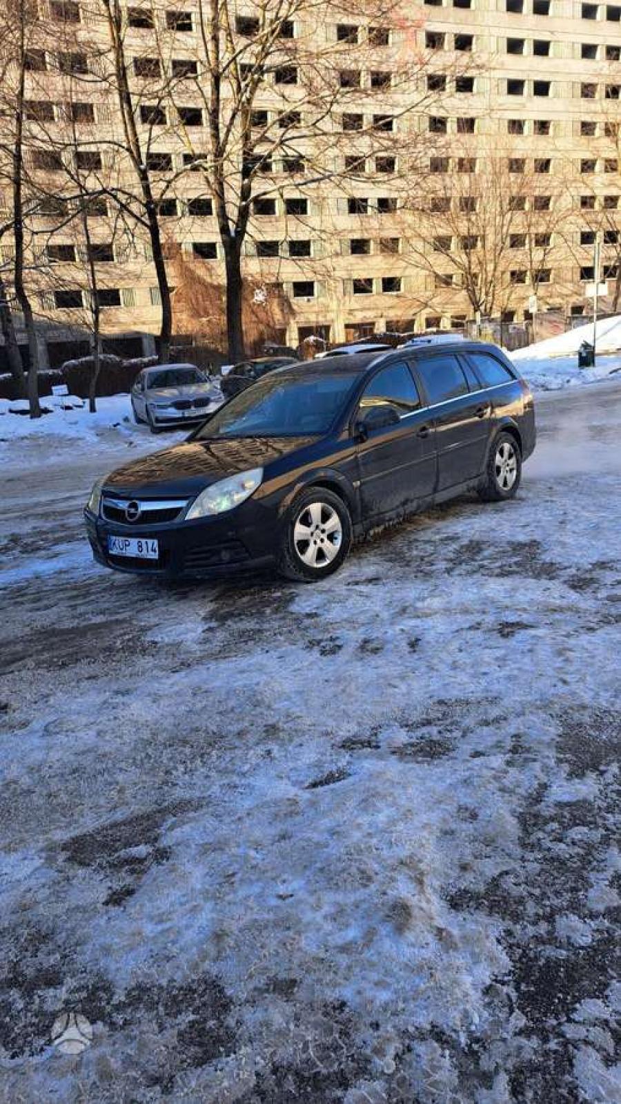 Black Opel Vectra 2006 in Kaunas, with an engine capacity of 1.90 L and mileage of 350 thousand km for 850 €, photo 2 on AUTOMOTO.COM.LV