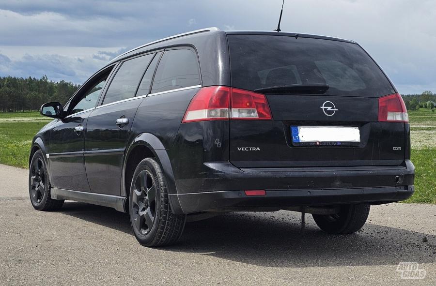 Black Opel Vectra 2006 in Trakai, with an engine capacity of 1.90 L and mileage of 407 thousand km for 600 €, photo 6 on AUTOMOTO.COM.LV