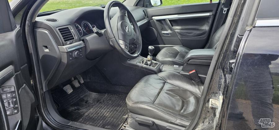 Black Opel Vectra 2006 in Trakai, with an engine capacity of 1.90 L and mileage of 407 thousand km for 600 €, photo 12 on AUTOMOTO.COM.LV