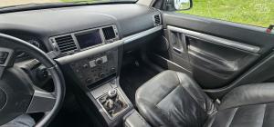 Black Opel Vectra 2006 in Trakai, with an engine capacity of 1.90 L and mileage of 407 thousand km for 600 €, photo 17 on AUTOMOTO.COM.LV