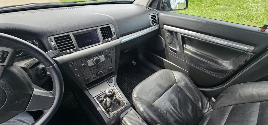 Black Opel Vectra 2006 in Trakai, with an engine capacity of 1.90 L and mileage of 407 thousand km for 600 €, photo 17 on AUTOMOTO.COM.LV