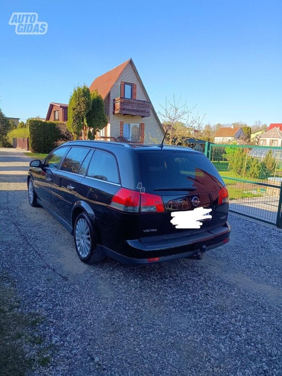 Black Opel Vectra 2006 in Alytus, with an engine capacity of 1.90 L and mileage of 275 thousand km for 1650 €, photo 3 on AUTOMOTO.COM.LV