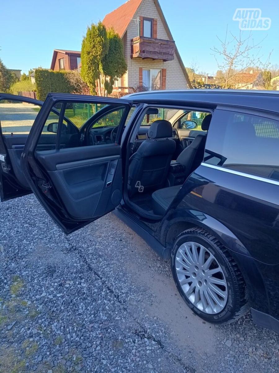 Black Opel Vectra 2006 in Alytus, with an engine capacity of 1.90 L and mileage of 275 thousand km for 1650 €, photo 4 on AUTOMOTO.COM.LV