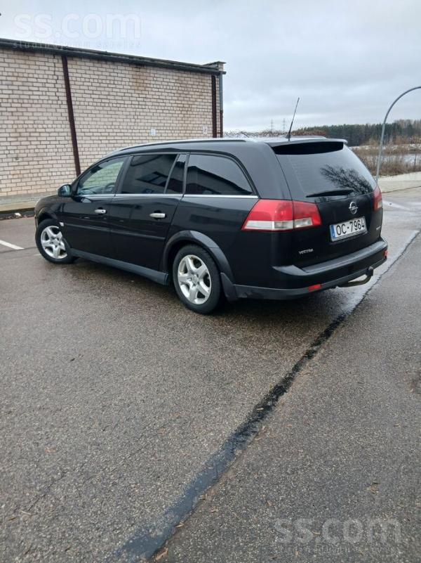 Melns Opel Vectra 2006 Daugavpils, ar dzinēja tilpumu 1.90 L un nobraukumu 355 tūkst. km par 1750 €, foto 1 vietnē AUTOMOTO.COM.LV