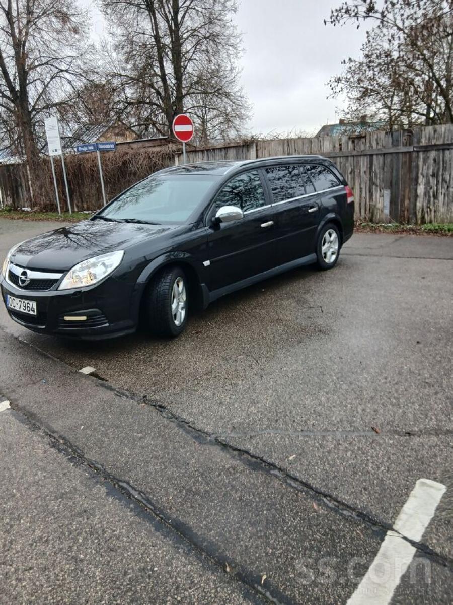Black Opel Vectra 2006 in Daugavpils, with an engine capacity of 1.90 L and mileage of 355 thousand km for 1750 €, photo 4 on AUTOMOTO.COM.LV