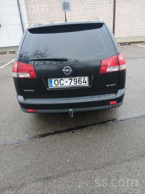 Black Opel Vectra 2006 in Daugavpils, with an engine capacity of 1.90 L and mileage of 355 thousand km for 1750 €, photo 5 on AUTOMOTO.COM.LV