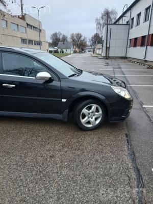 Black Opel Vectra 2006 in Daugavpils, with an engine capacity of 1.90 L and mileage of 355 thousand km for 1750 €, photo 7 on AUTOMOTO.COM.LV