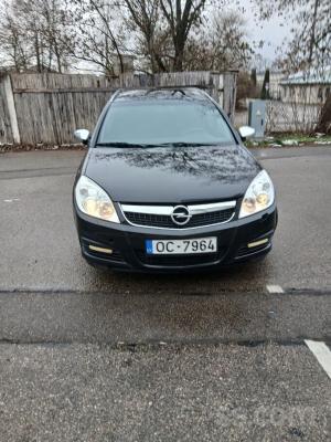Black Opel Vectra 2006 in Daugavpils, with an engine capacity of 1.90 L and mileage of 355 thousand km for 1750 €, photo 9 on AUTOMOTO.COM.LV