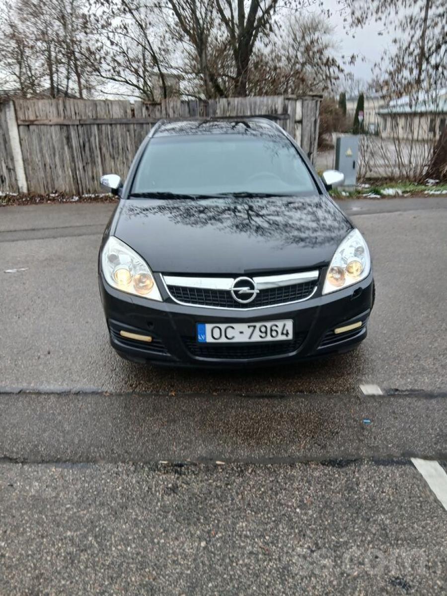 Black Opel Vectra 2006 in Daugavpils, with an engine capacity of 1.90 L and mileage of 355 thousand km for 1750 €, photo 9 on AUTOMOTO.COM.LV