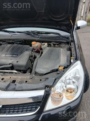 Black Opel Vectra 2006 in Daugavpils, with an engine capacity of 1.90 L and mileage of 355 thousand km for 1750 €, photo 11 on AUTOMOTO.COM.LV