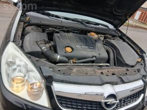 Black Opel Vectra 2006 in Daugavpils, with an engine capacity of 1.90 L and mileage of 355 thousand km for 1750 €, photo 12 on AUTOMOTO.COM.LV