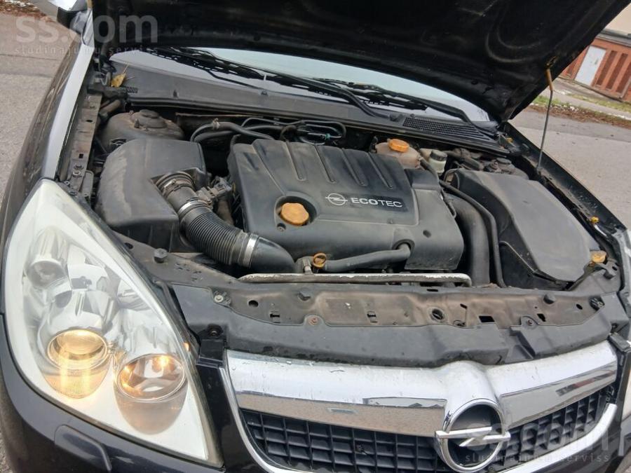 Black Opel Vectra 2006 in Daugavpils, with an engine capacity of 1.90 L and mileage of 355 thousand km for 1750 €, photo 12 on AUTOMOTO.COM.LV