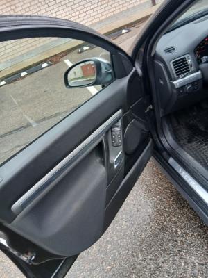 Black Opel Vectra 2006 in Daugavpils, with an engine capacity of 1.90 L and mileage of 355 thousand km for 1750 €, photo 13 on AUTOMOTO.COM.LV